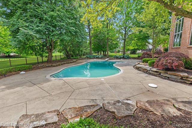 4096 Oak Tree Cir Rochester, MI. 48306 | Snabby