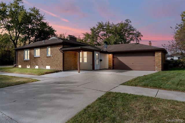 23902 Ann Arbor Tr Dearborn Heights, MI. 48127 | Snabby
